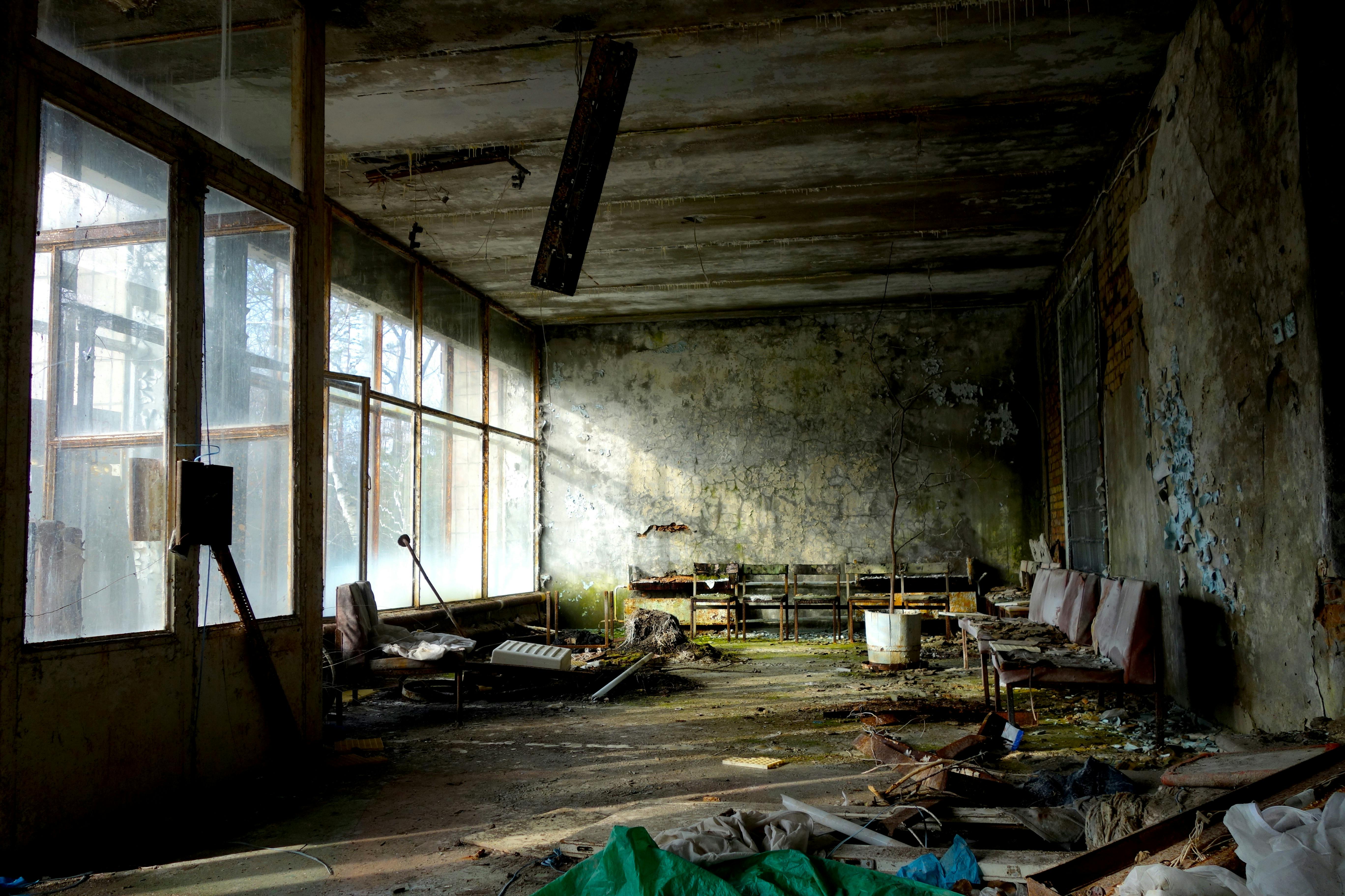 Waarom is Hiroshima weer bewoonbaar en Tsjernobyl niet? - NEMO Kennislink